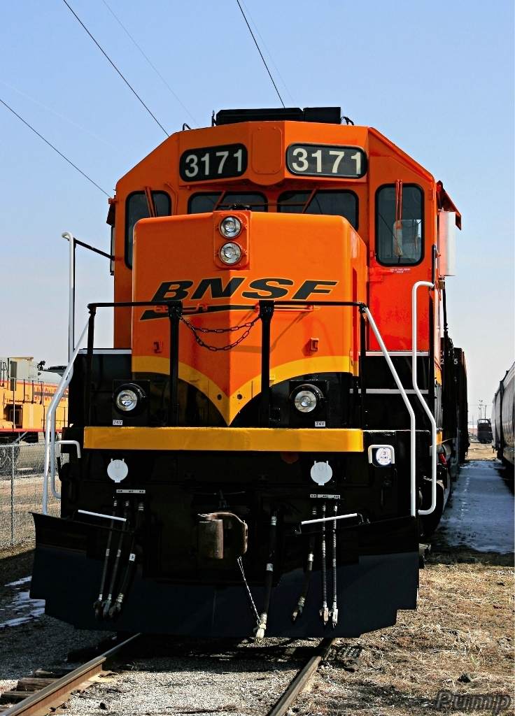 Repainted BNSF 3171 - EMD GP50